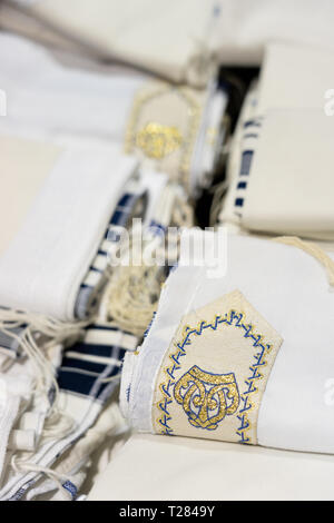 talit, tallit covering used in Jewish traditions Stock Photo - Alamy
