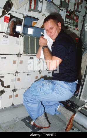 (11-16 Nov. 1982) --- Astronaut Joseph P. Allen IV, STS-5 mission ...
