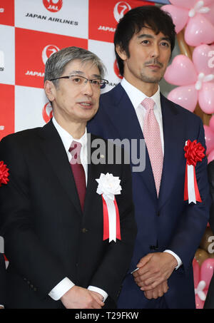 JAL President Yuji AKASAKA with new employees after flying paper ...