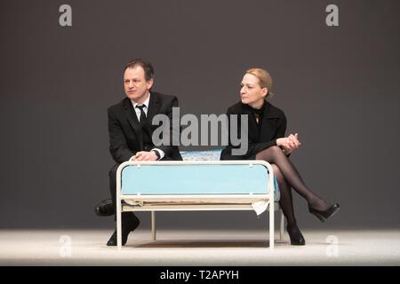 13.03.2019, Hamburg: Actors Anika Mauer (Sophie) and Maria Hartmann ...