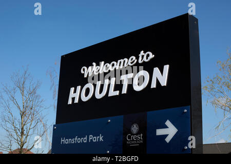 Welcome to Houlton sign, Houlton, Rugby, Warwickshire, UK Stock Photo ...
