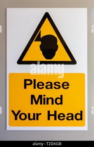 Please mind your head signage Stock Photo - Alamy