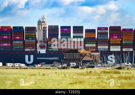 A Yang Ming container ship is loaded at the Maher Terminals container ...