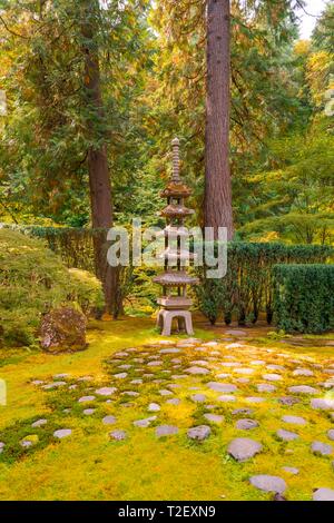 Shrine in Japanese Garden, Portland, Oregon, USA Stock Photo - Alamy
