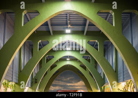 Interior of the Pachyderm House at Brookfield Zoo Stock Photo - Alamy