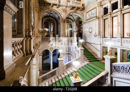 Vienna Opera House, The Main Hall Stock Photo - Alamy