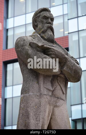 Freidrich Engels statue in Manchester Stock Photo - Alamy