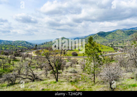 The Famous Tehachapi Loop where a train can cross over itself on its ...