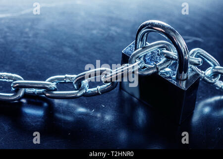 Detailed closeup lots of silver chains Stock Photo - Alamy