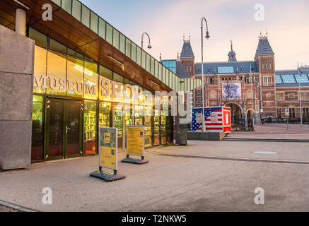 Museum shop of the Rijksmuseum and the van Gogh Museum on the museum ...