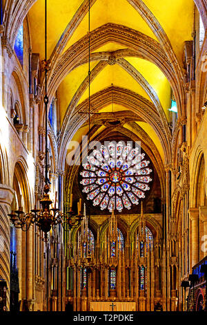 Durham Cathedral Nave and Rose Window Durham City Stock Photo - Alamy
