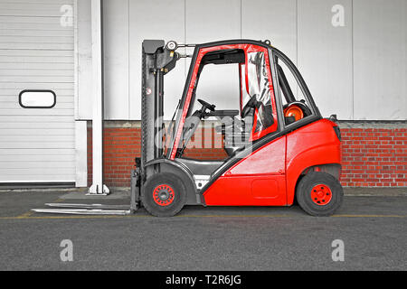 Red forklift in big warehouse with boxes Stock Photo: 236171114 - Alamy