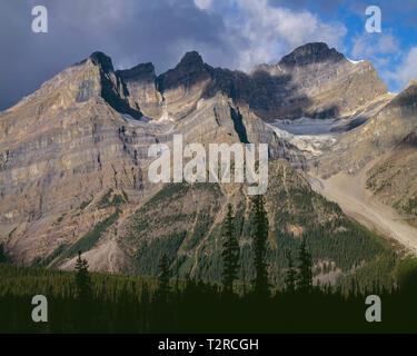 Cloud over Patterson Mountain, Banff National Park, Alberta, Canada ...