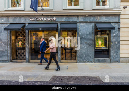 April 2019. London. A view of the Van Cleef and Arpels store on Bond ...