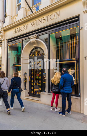 Front view of Harry Winston store in downtown Düsseldorf. Harry Winston ...