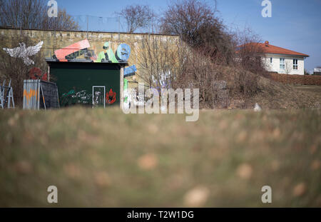 Mutlangen, Germany. 28th Feb, 2019. A sign of the history path ...
