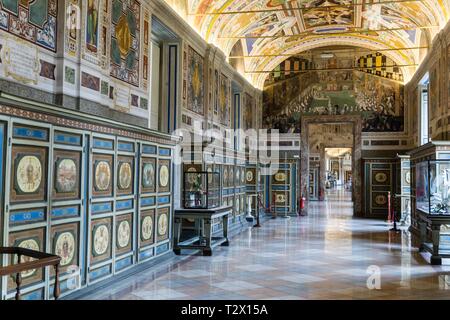 The Vatican Apostolic Library (1475).Vatican museum, Vatican city, Rome ...