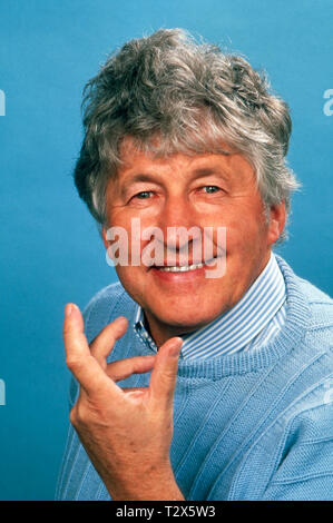 Der Chorleiter Gotthilf Fischer posiert für ein Foto ca. 1989. The ...