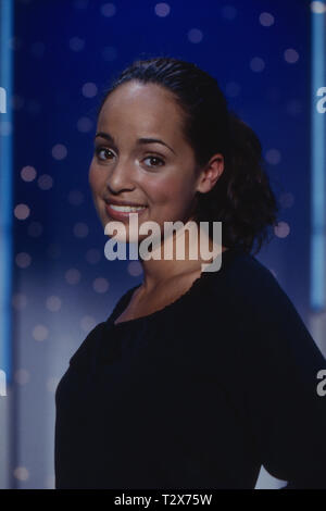 Emilia, schwedische Sängerin, bei einem Auftritt im Fernsehen ...