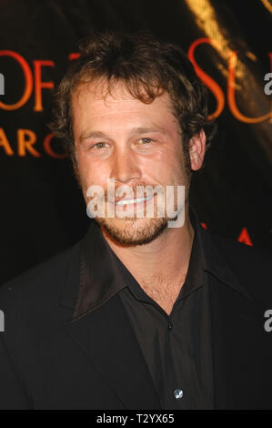 TEARS OF THE SUN (2003) CHAD SMITH, PAUL FRANCIS, BRUCE WILLIS, JOHNNY ...