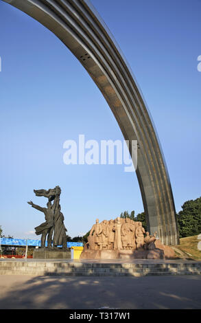 Friendship of People arch in Kiev. Ukraine Stock Photo - Alamy