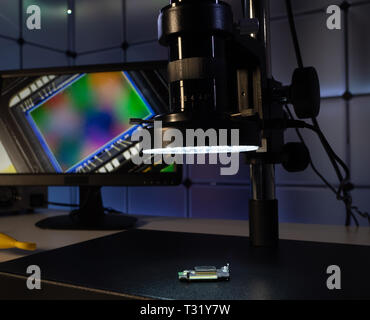 Inspection of the quality of silicon chips in the laboratory with a ...