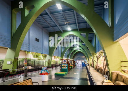 Interior of the Pachyderm House at Brookfield Zoo Stock Photo - Alamy
