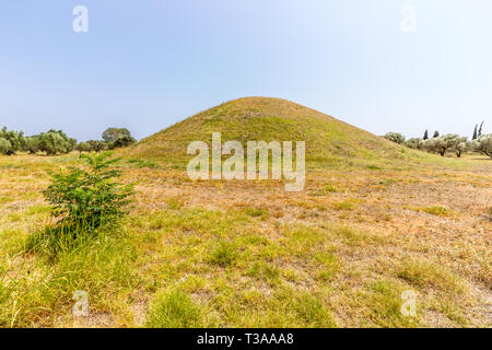Marathon tumuli or tumulus, the tomb that ancient Athenians built to ...