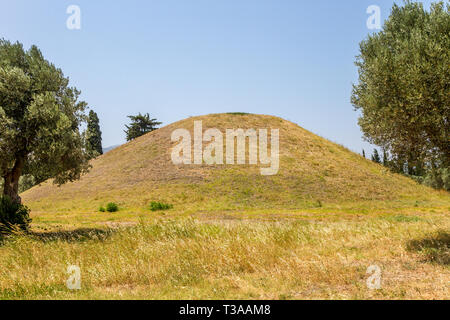 Marathon tumuli or tumulus, the tomb that ancient Athenians built to ...