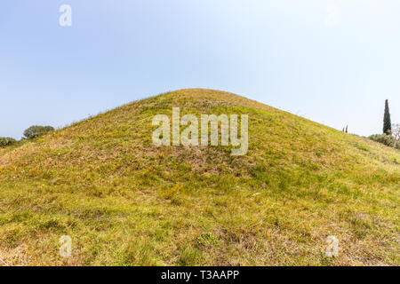 Marathon tumuli or tumulus, the tomb that ancient Athenians built to ...