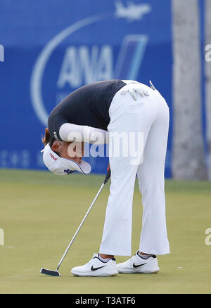 Jin Young Ko, of South Korea, chips onto the eighth green during the ...