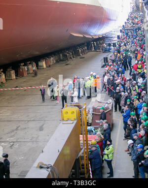 Flensburg, Germany. 08th Apr, 2019. The Ro-Ro vessel "Leevsten" is ...