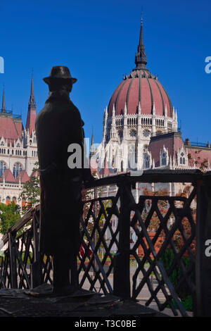 Statue of Imre Nagy, with the dome of the Hungarian Parliament in the ...