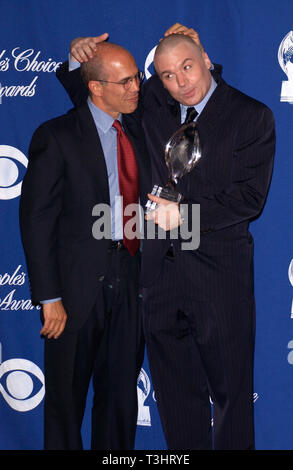 Mike Myers & Jeffrey Katzenberg at the Dreamworks premiere of Shrek in ...