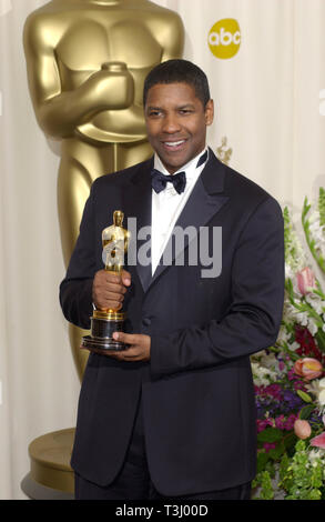 Denzel Washington at the 74th Annual Academy Awards, 2002 File ...