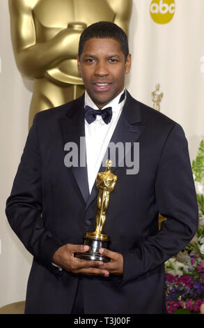 Denzel Washington at the 74th Annual Academy Awards, 2002 File ...