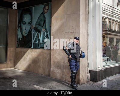 Serbian police in riot gear separate rival crowds of opponents and ...