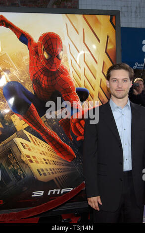 Spider-man premiere. Actor Tobey Maguire arriving for the gala premiere ...