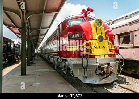 Front view of the locomotive Santa Fe 2912 at the Railroad Museum in ...