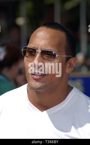 DWAYNE JOHNSON (AKA THE ROCK) TEEN CHOICE AWARDS 2002 UNIVERSAL ...