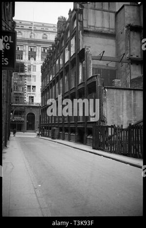Oriel Chambers, Water Street, Liverpool. The world's first building ...