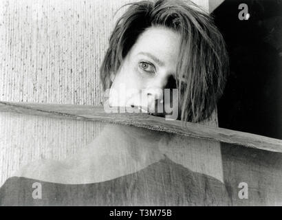 CAREER GIRLS (1997) LYNDA STEADMAN CRGL 038 Stock Photo - Alamy