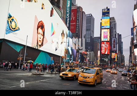 Times Square’s Biggest and Most Expensive Digital Billboard Stock Photo ...