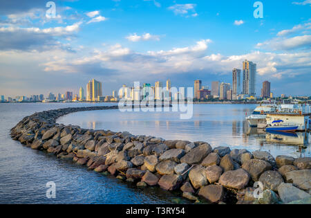 Port of Manila at manila bay, philippines Stock Photo - Alamy