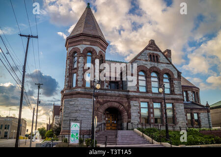 Muskegon, MI, USA - June 24, 2018: The preserve Hackley Library in town ...