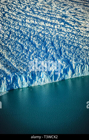 Vertical shot of ice glaciers in the lake in the natural landscape ...
