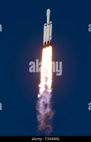 SpaceX Falcon Heavy Rocket Stock Photo - Alamy