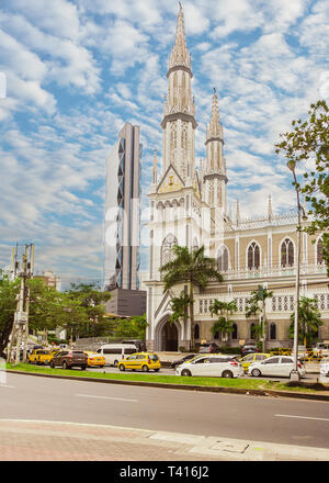bank building in panama city, palm trees in front Stock Photo - Alamy