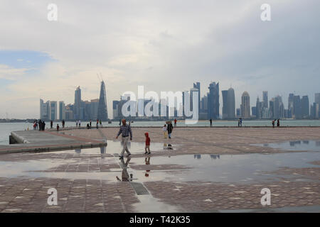 Doha, Qatar. 13th Apr, 2019. People enjoy walking on the waterfront ...