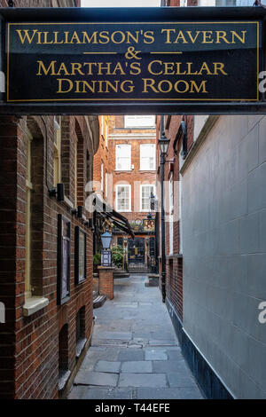 The Williamsons Tavern, 1 Groveland Court, London Stock Photo - Alamy